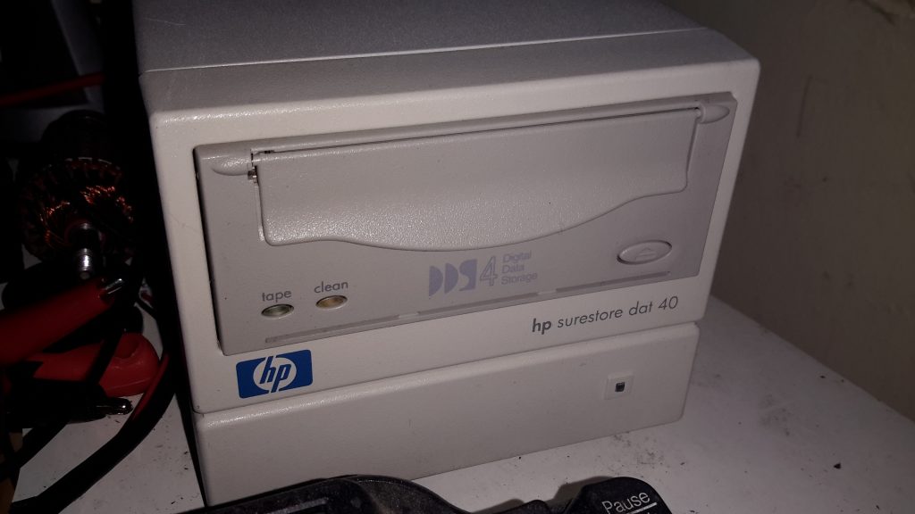 HP SureStore DAT40 Tape Drive – Experimental Engineering
